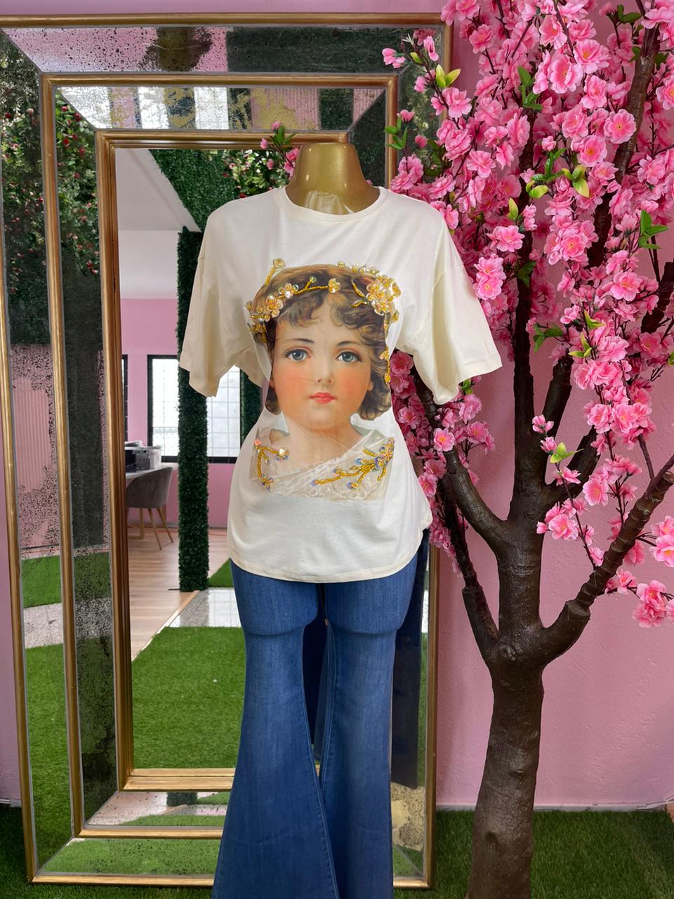PLAYERA QUERUBIN CON LENTEJUELA MARFIL – PINK RUNWAY