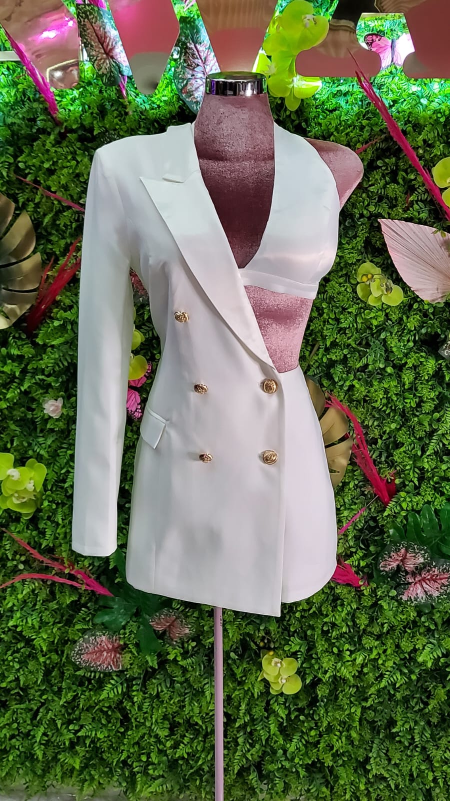 JUMPSUIT CORTO CON TOP CRUZADO MARFIL – PINK RUNWAY